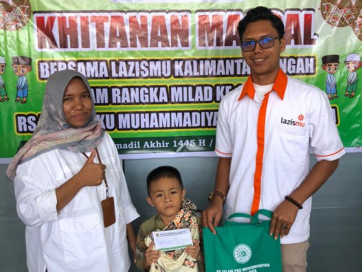 SEMARAK MILAD RS ISLAM PKU MUHAMMADIYAH PALANGKA RAYA, LAZISMU SELENGGARAKAN KHITANAN MASSAL ...